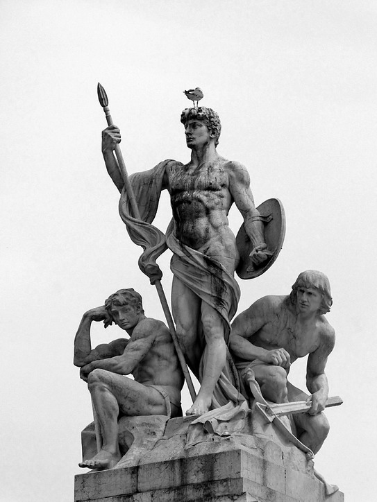 Statue, with a seagull | MATTHEW'S ISLAND