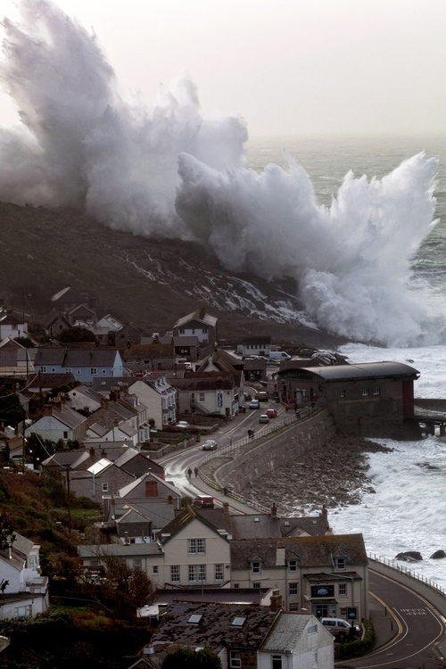 Huge surf | MATTHEW'S ISLAND