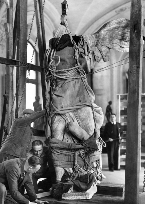 wwii-empyting-the-louvre | MATTHEW'S ISLAND