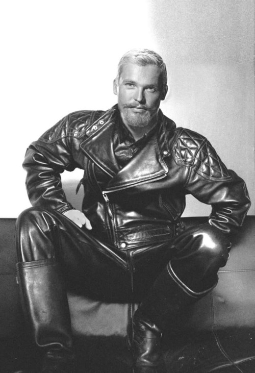 Vintage leather model | MATTHEW'S ISLAND