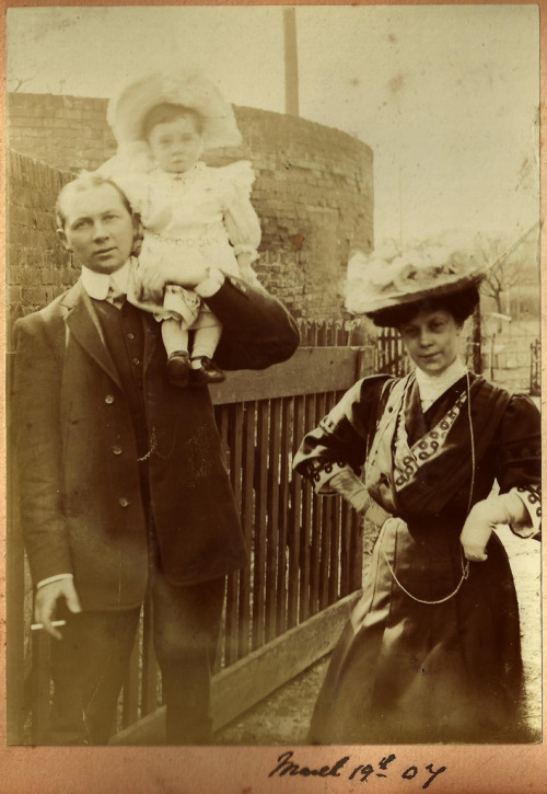 family 1907 | MATTHEW'S ISLAND