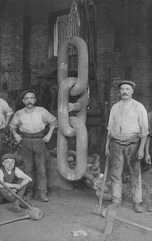 Chain Makers | MATTHEW'S ISLAND