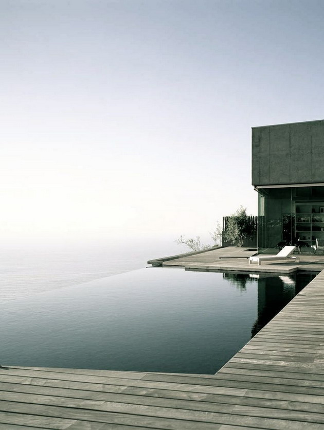 Infinity pool in the mist | MATTHEW'S ISLAND