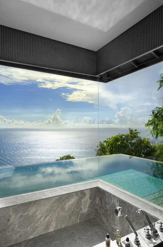 Bath and pool with a view | MATTHEW'S ISLAND