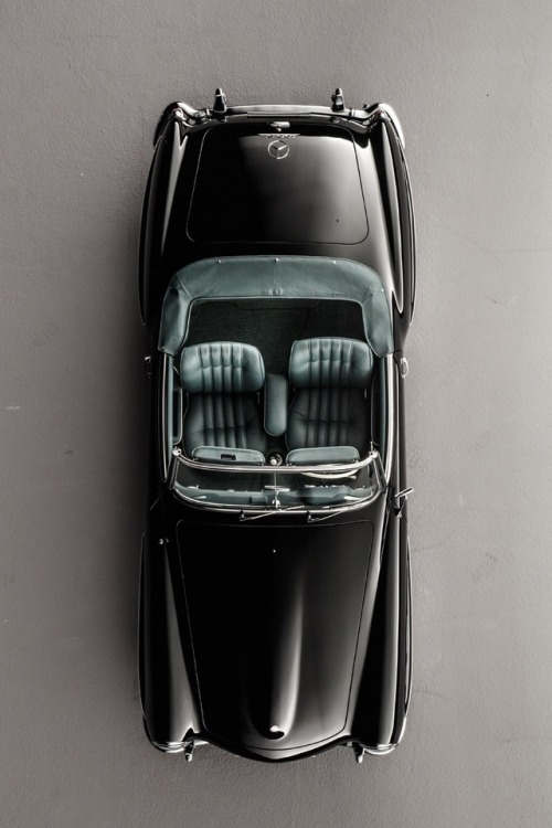 Vintage Mercedes convertibles | MATTHEW'S ISLAND
