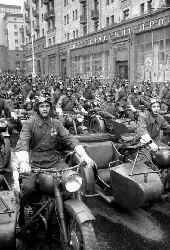 Soviet motorcycle troops, Moscow, WWII | MATTHEW'S ISLAND