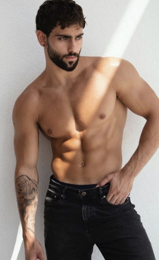 MODELS WEARING PANTS (Click on this title to go to a gallery of 17 ...