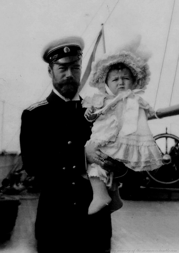 Nicholas II with his young son in a dress and frilly bonnet | MATTHEW'S ...