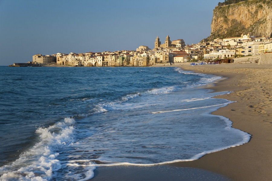 Beach at Cefalu, Sicily, Italy | MATTHEW'S ISLAND