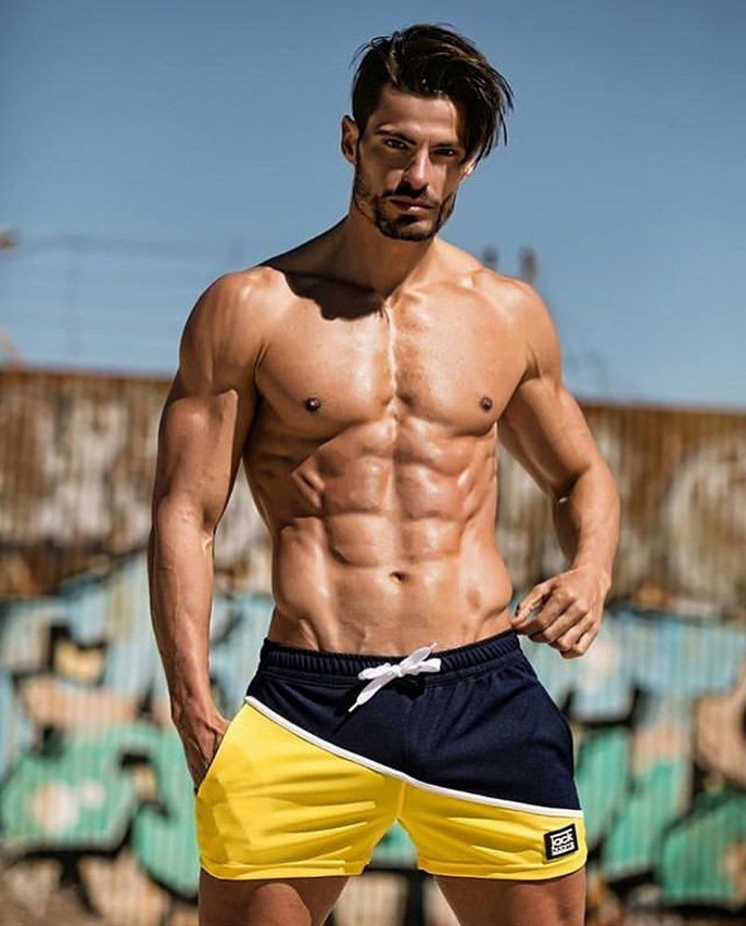 MODELS WEARING SHORTS (Click on this title to go to a gallery of 16 ...