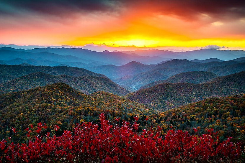 Sunset in the Blue Ridge Mountains, Virginia | MATTHEW'S ISLAND