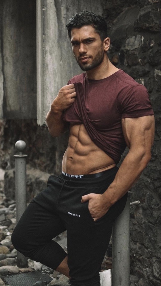 MODELS WITH GREAT ABS (Click on this title to go to a gallery of 14 ...