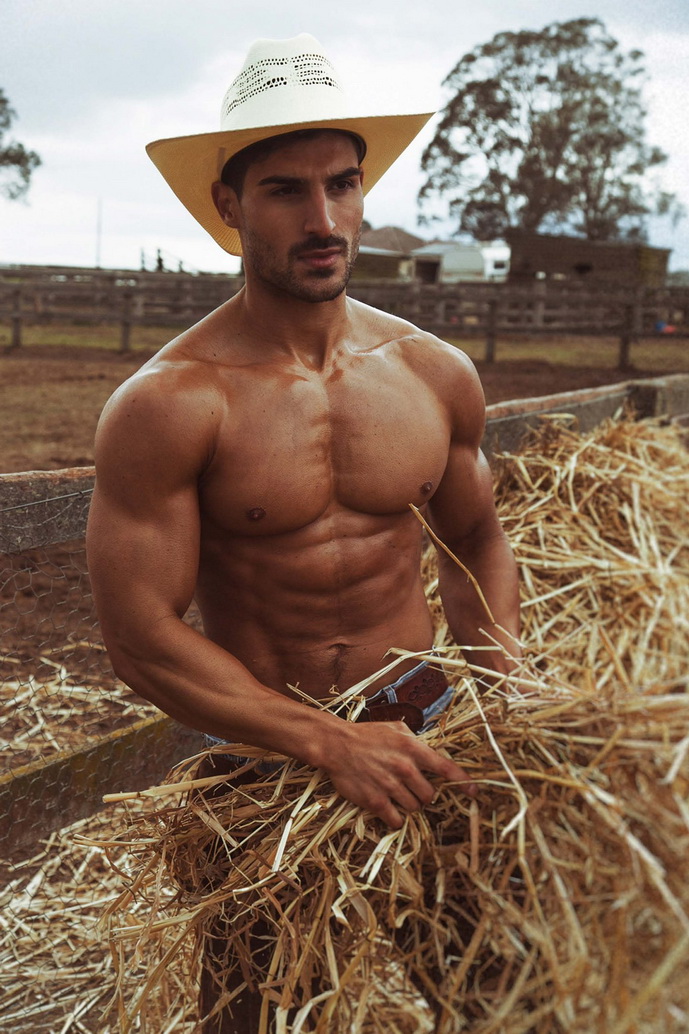 MODEL DOMINIC CALVANI | MATTHEW'S ISLAND