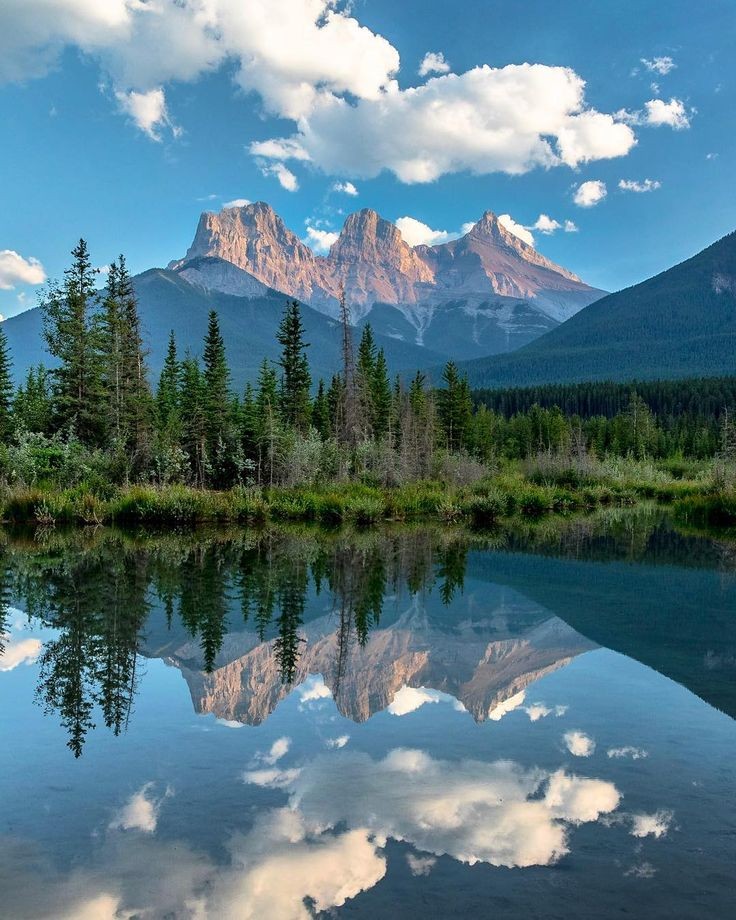 Mountain reflection | MATTHEW'S ISLAND