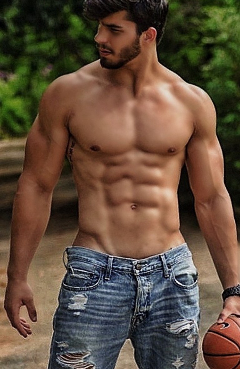 MODELS WEARING JEANS (Click on this title to go to a gallery of 13 ...