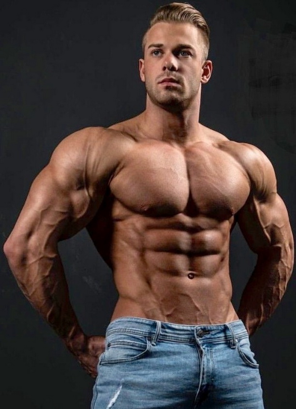 MUSCULAR MODELS (Click on this title to go to a gallery of 15 photos ...
